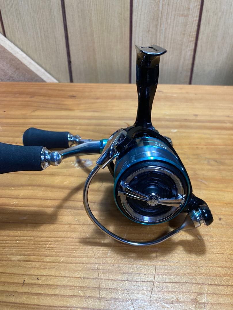 美品　Daiwa Emeraldas LT2500S-DH スピニングリール