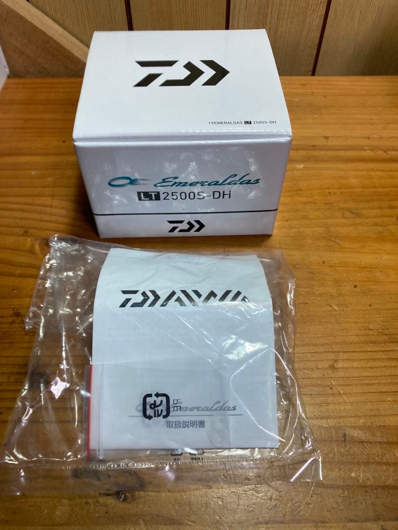 美品　Daiwa Emeraldas LT2500S-DH スピニングリール