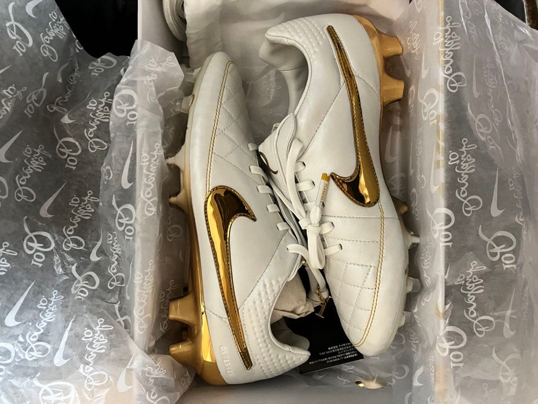 Ronaldinho × Nike Tiempo Legend 26cm