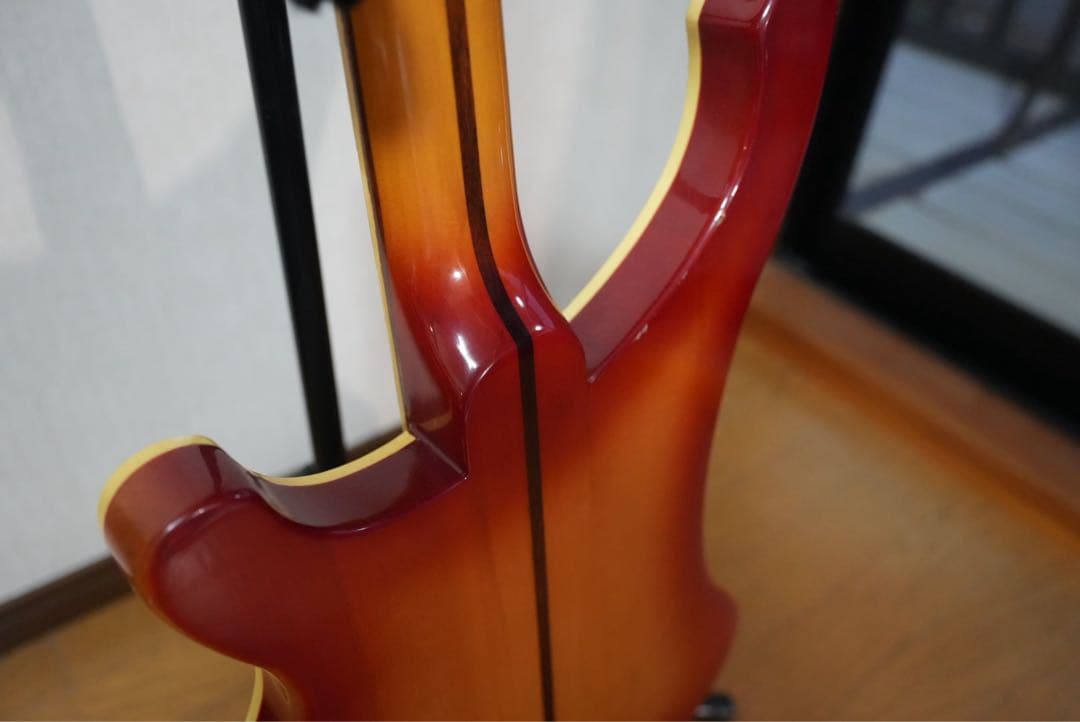 Guyatone Rickenbackerモデル エレキベース サンバースト