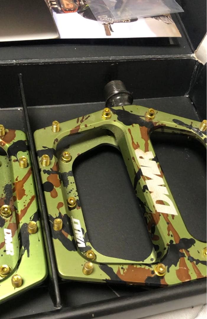 DMR BIKES VAULT V2 liquid camo green ペダル