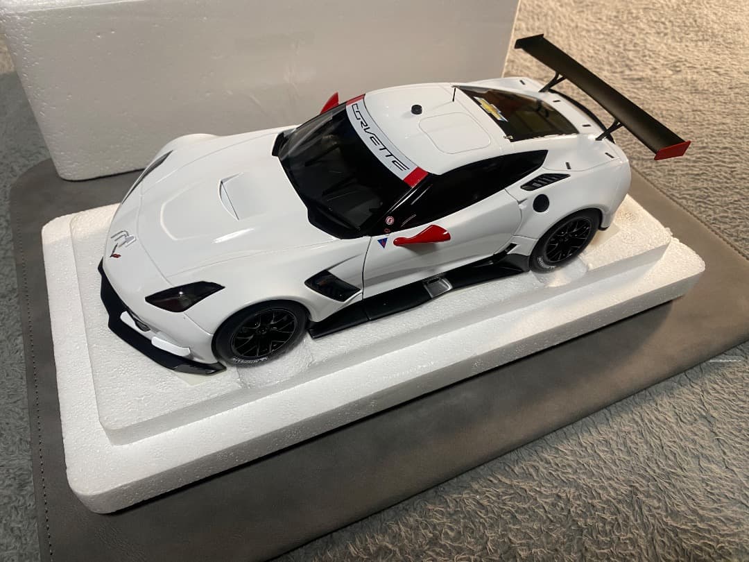ぶ*ぃ様 (希少品)AUTOart 1/18 シボレー コルベット C7.R ホ
