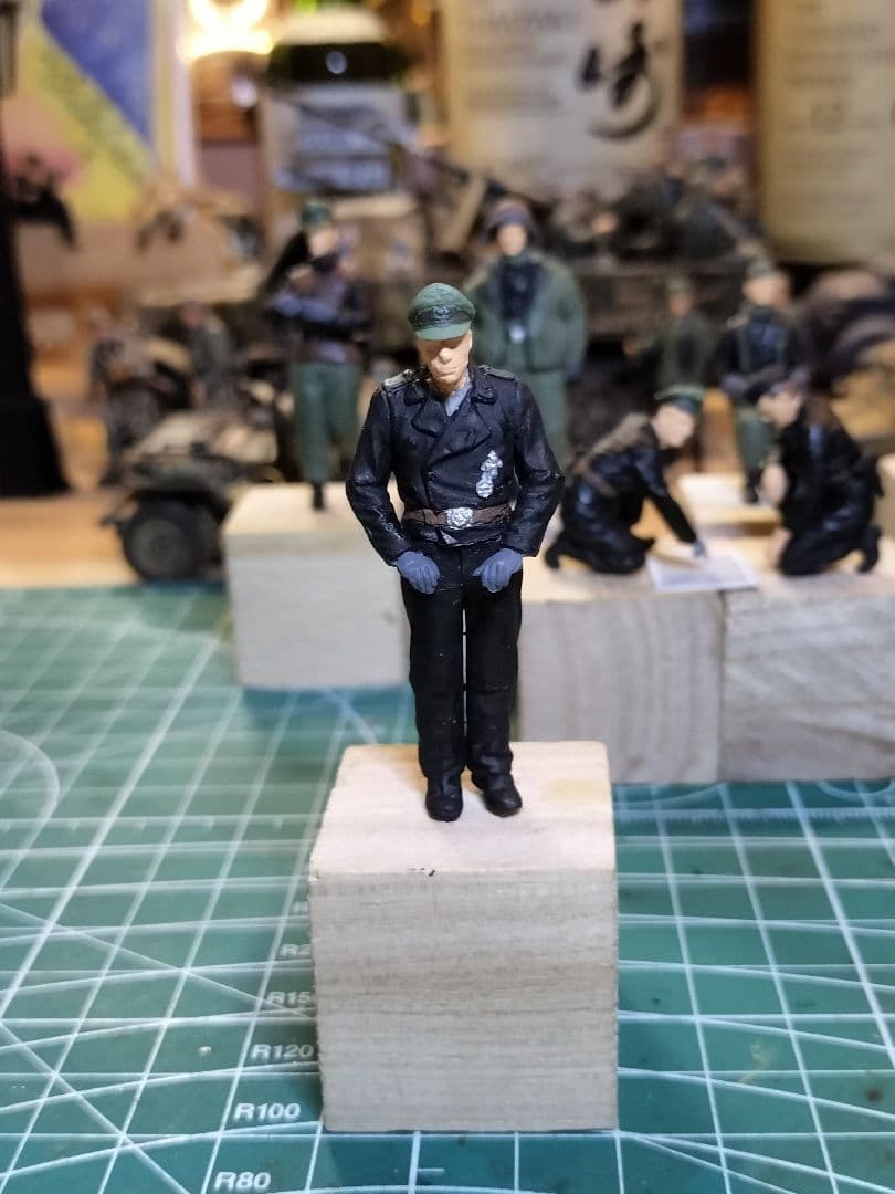 ミリタリー 1/35 ドイツ軍兵９体フィギュアセット&1/35キングタイガー