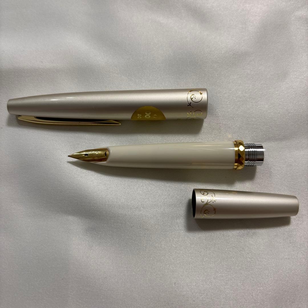 PILOT '70s Elite 新品　万年筆 18K スクリプト　細字