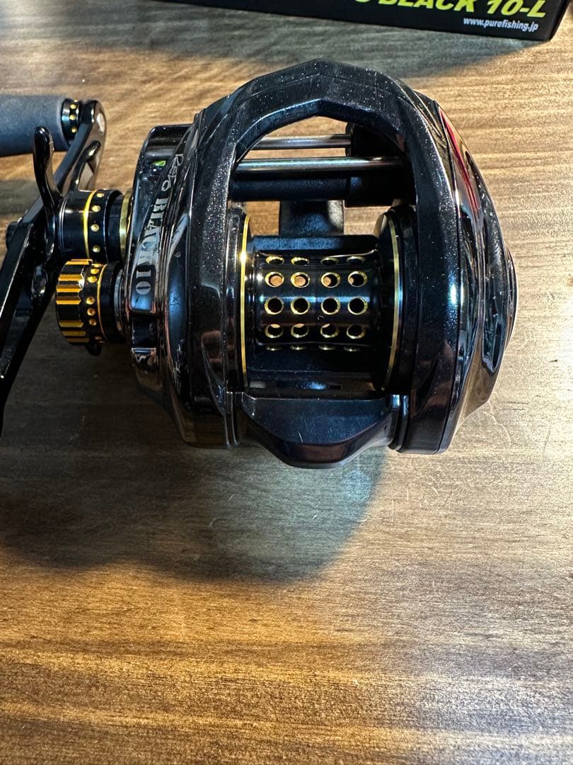 Abu Garcia REVO BLACK 10 ベイトリール