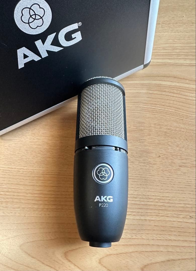AKG P220 コンデンサーマイクロフォン