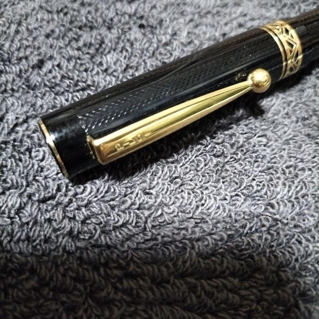 14K PILOT 万年筆 黒と金のアクセント
