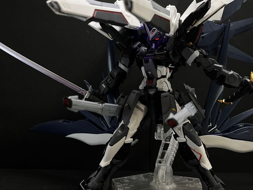 ガンプラ　全塗装完成品　MG ガンダムアストレイ