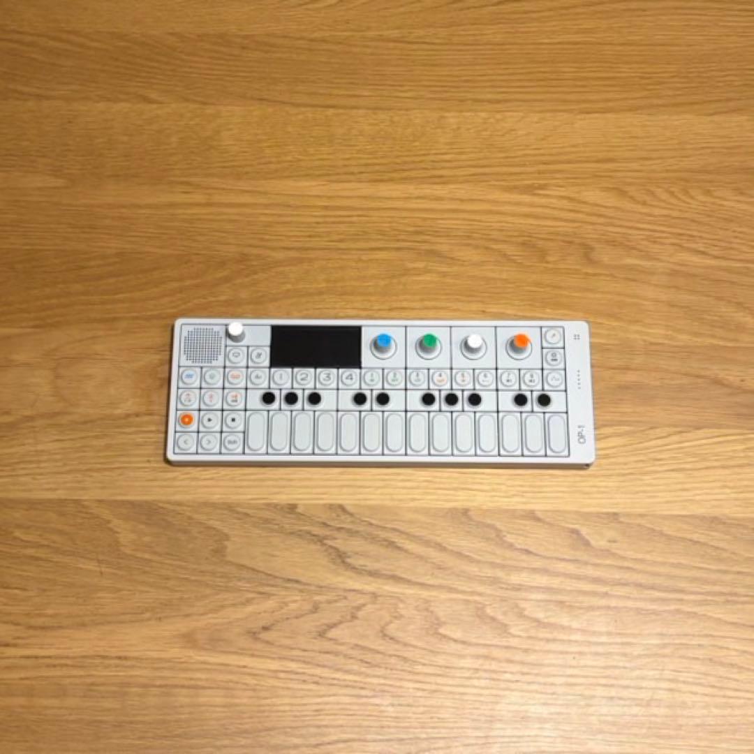 OP-1 シンセサイザー ホワイト