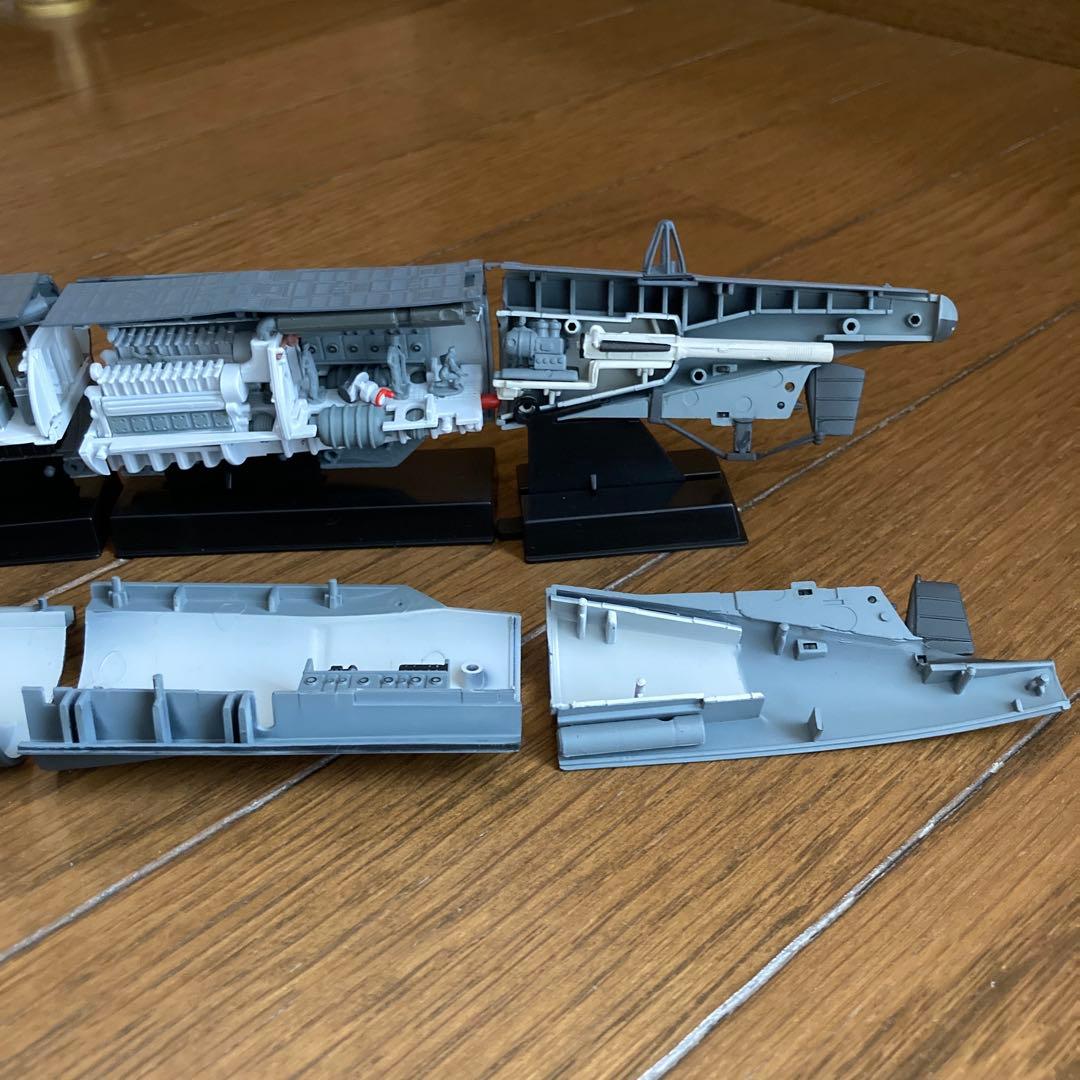 タルガ　高密度模型U-ボート迷彩モデル1/144潜水艦内部構造付き