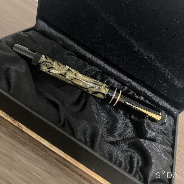 【べる】モンブラン 万年筆 オスカーワイルド 世界限定2万本 18K