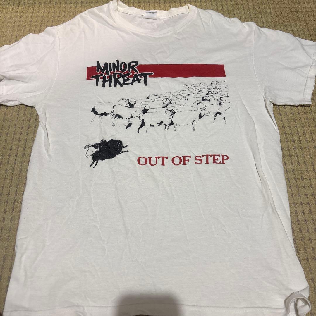 MINOR THREAT Out of Step Tシャツ 赤ライン