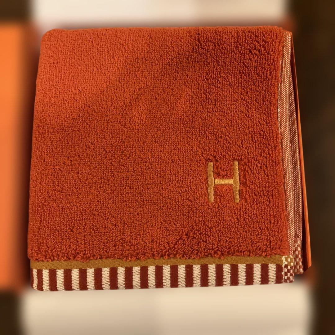 【新品未使用】HERMES エルメス　カレ・タオル ヴィス・ヴェルサ　テラコッタ