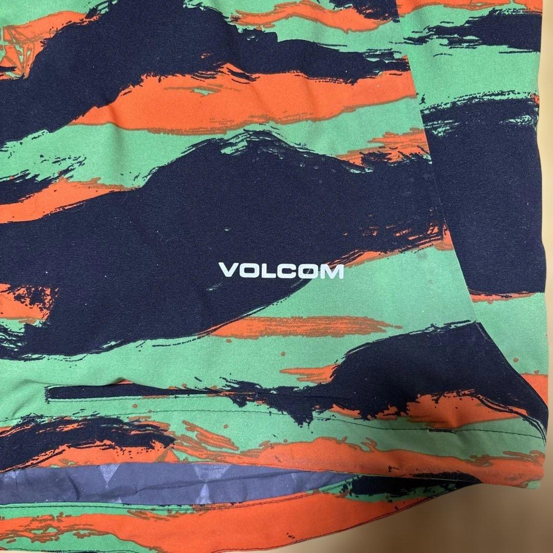 VOLCOM 迷彩柄アウター　スノボ　スノーボード　カモフラ 緑オレンジ