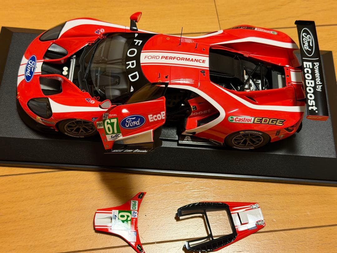 Ford GT レーシングカー 1/18モデルカー