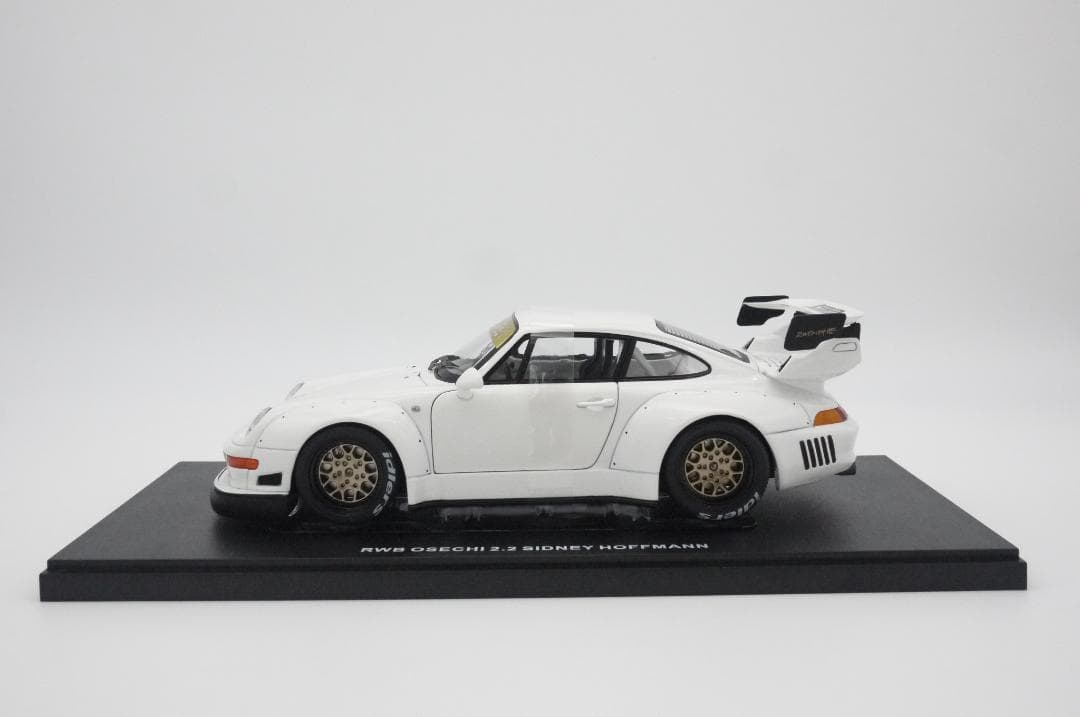 1/18 ポルシェ 911 (993) RWB Rauh-Welt ホワイト