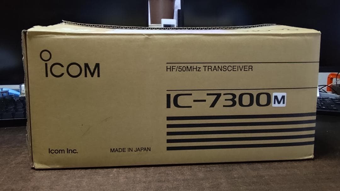 ICOM IC-7300M トランシーバー 本体と付属品