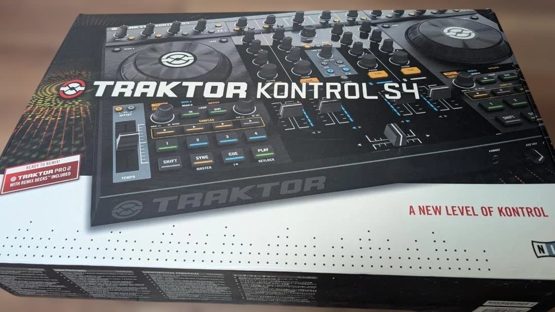 Traktor Kontrol S4 MK1 DJコントローラー