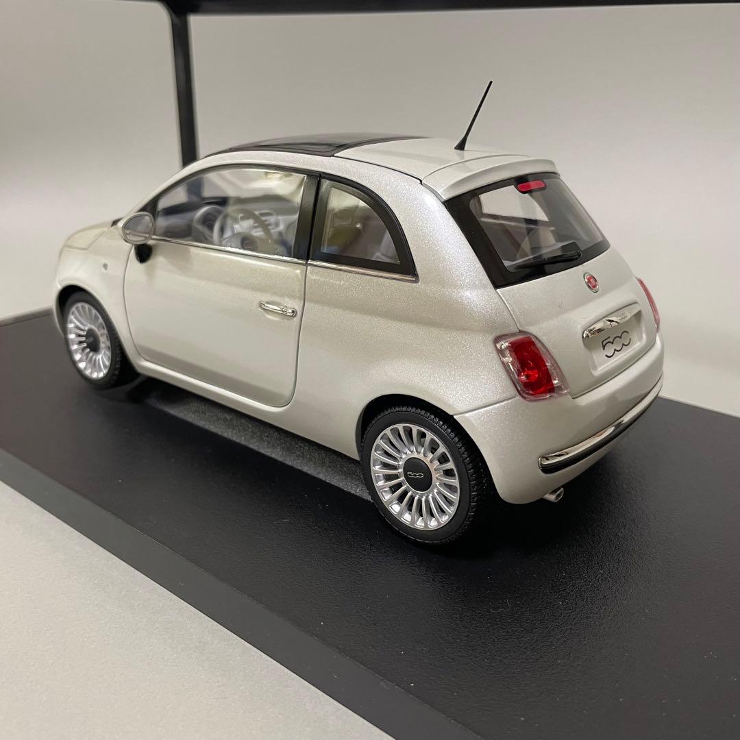 1/18 ノレブ製モデルカー　フィアット500 ラウンジ　ホワイトパール