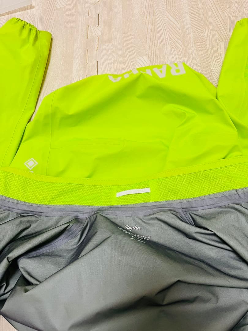 RAPHA PRO TEAM RAIN JACKET Mサイズ