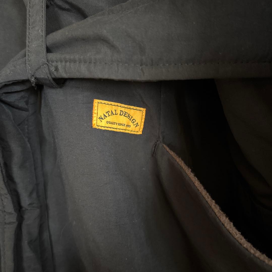 ネイタルデザイン　ファー付きブラックベンチコート