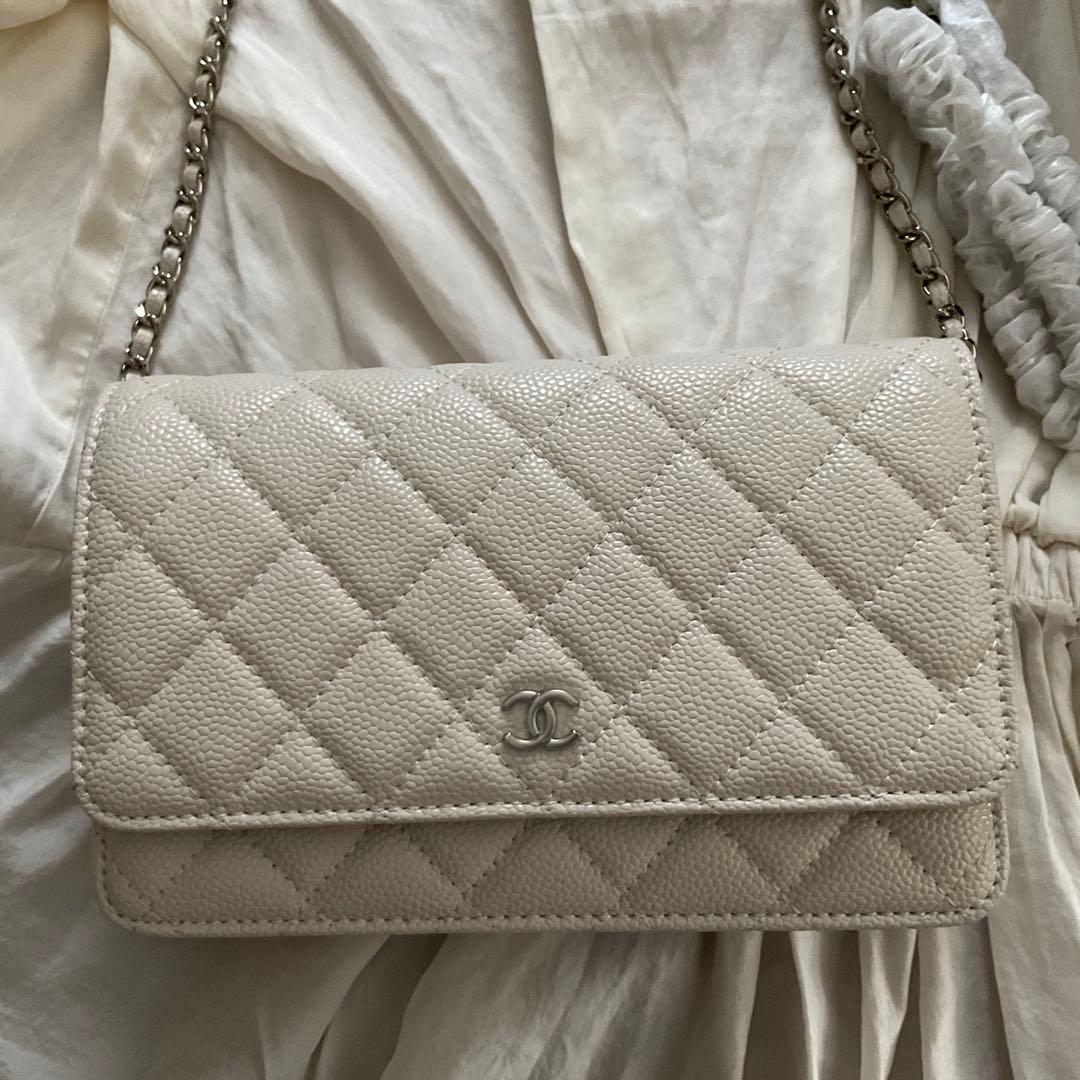 CHANEL ノベルティ　チェーンウォレット　キャビアスキンシルバー