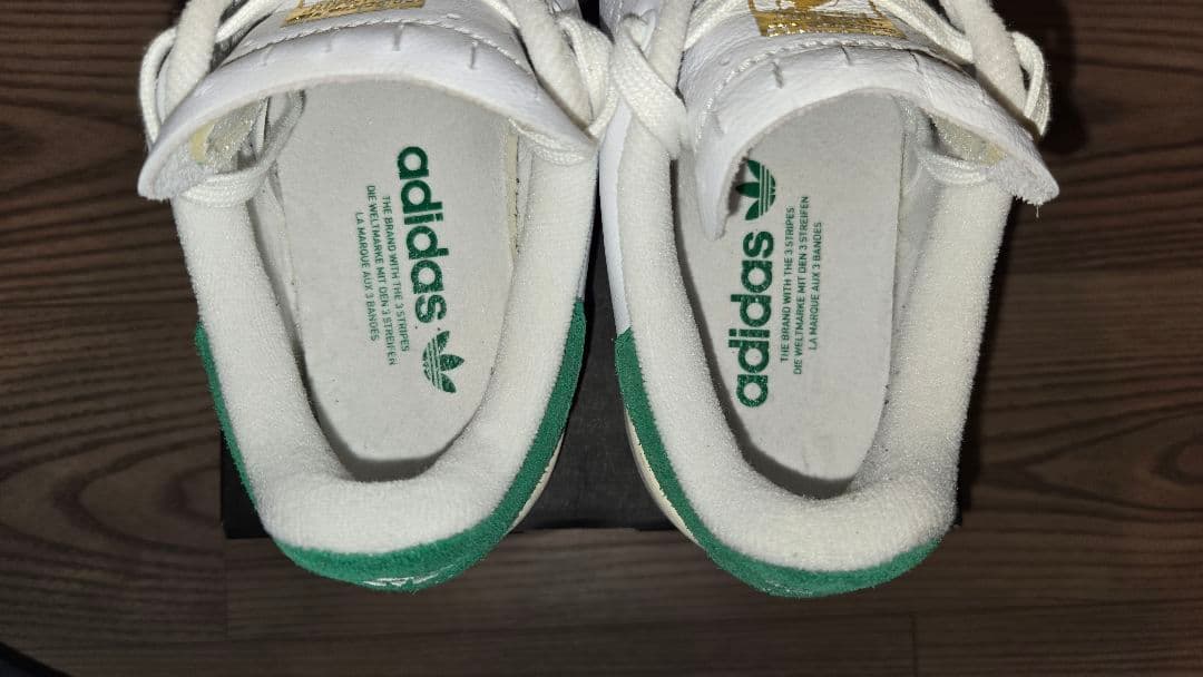adidas　VELOSTANSMITH 　ホワイト