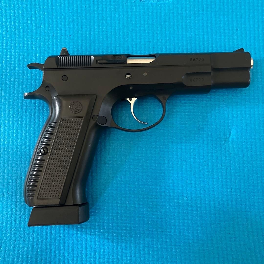 カーボネイト　CZ75 CO2 予備マガジン2本付き。