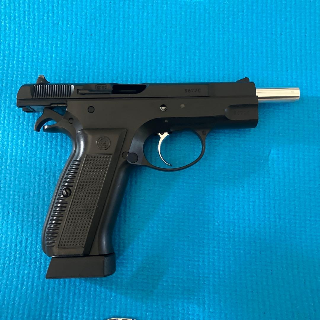 カーボネイト　CZ75 CO2 予備マガジン2本付き。