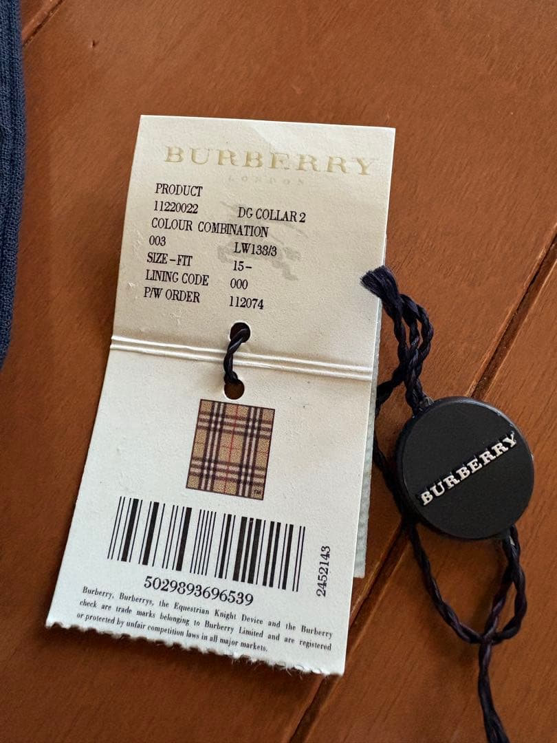 BURBERRY チェック柄 首輪 青　箱付　イギリスで購入　新品　試着のみ