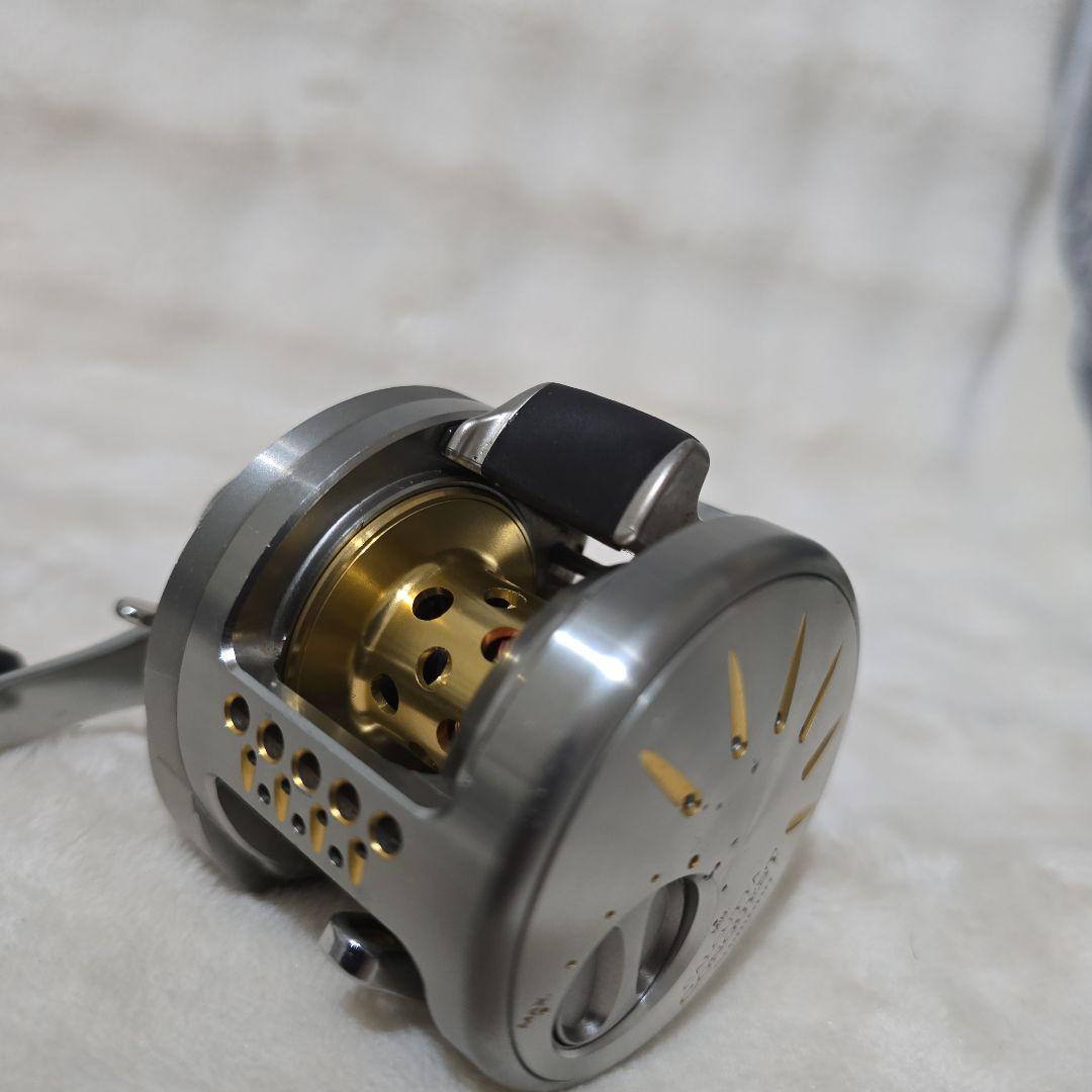 SHIMANO CALCUTTA CONQUEST 200DCシマノカルカッタ