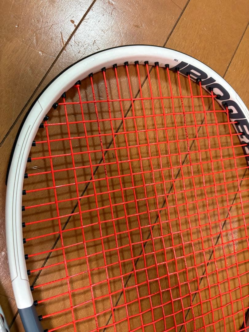 Babolat ピュアストライクVSツアー　2本セット おまけガット付き