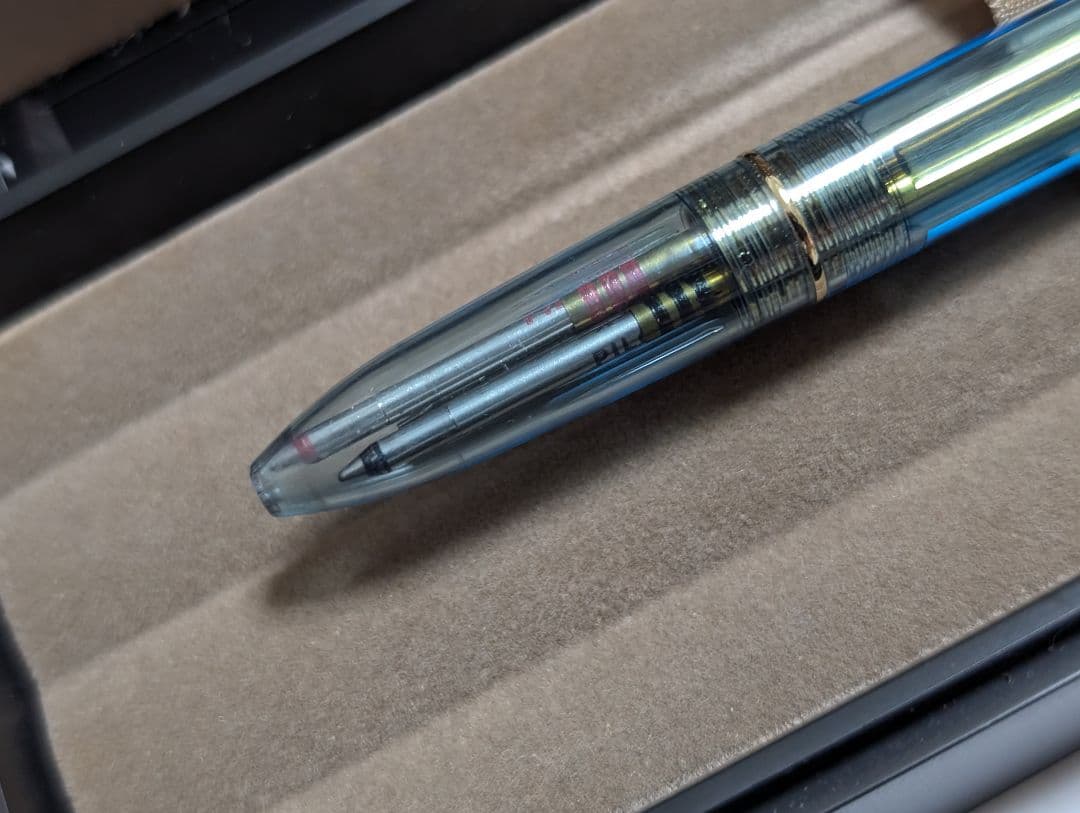 Pilot　2+1RV　廃盤ボールペン　多機能ペン　透明軸　スケルトン