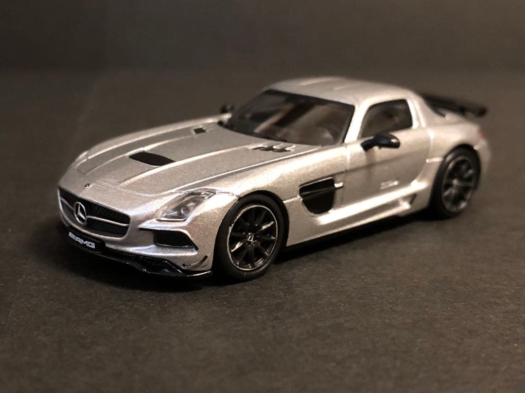 ターマックワークス 1/64 メルセデスベンツ SLS AMG ブラックシリーズ