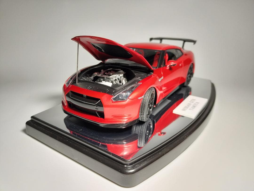 1/24 日産 R35 GTR プラモデル 完成品
