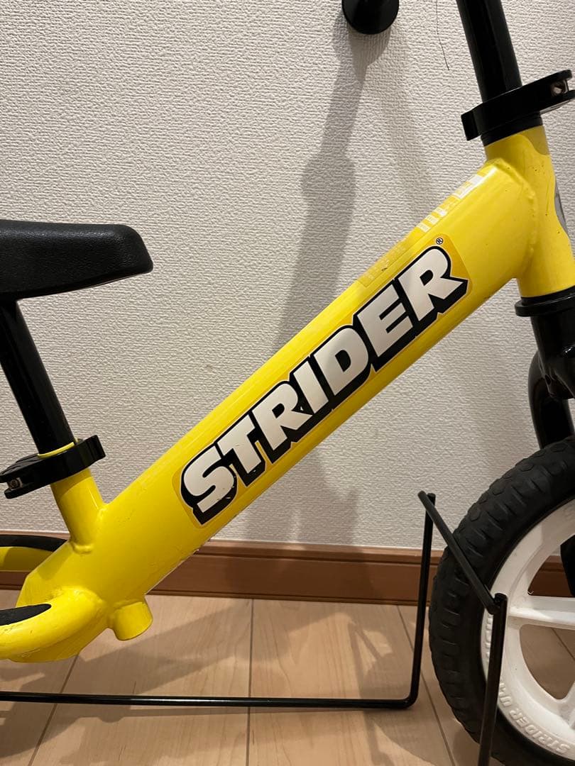 未使用タイヤ付　STRIDER バランスバイク イエロー　12インチ