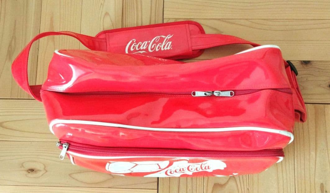 Coca-Cola エナメルバッグ 赤 USED