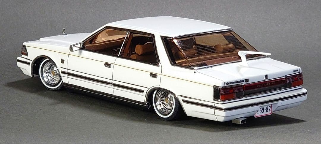1/24 プラモデル　完成品　フジミ　日産　Y30 セドリック CEDRIC