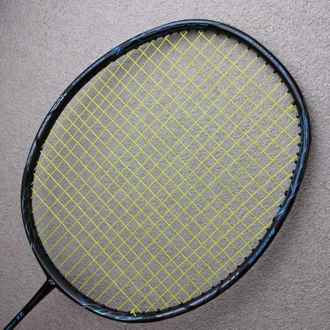 【極美品】YONEX VOLTRIC Z-FORCE Ⅱ 4UG5①