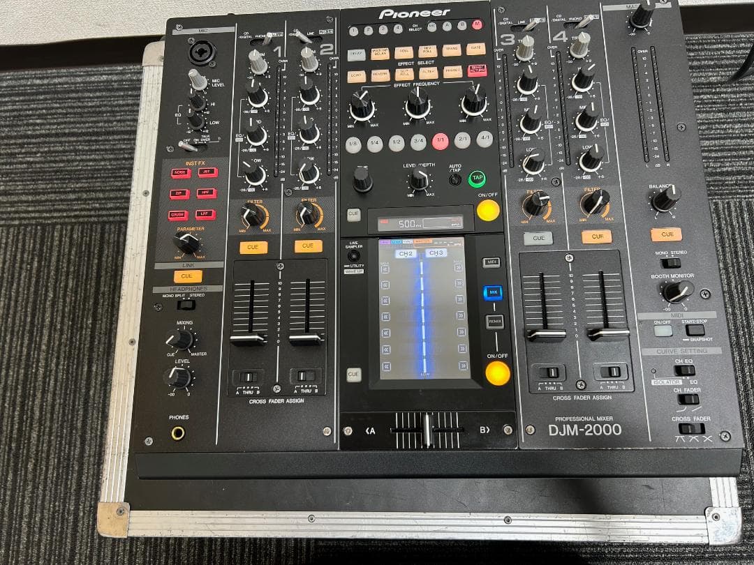 Pioneer DJM-2000 (ケース付き)