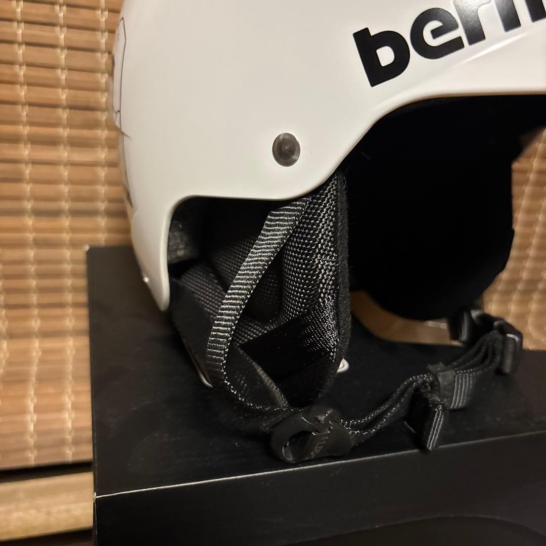 Bern バーン　ヘルメットTEAM WATTS 耳当て付き　ゴーグルクリップ