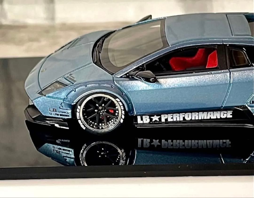 ランボルギーニ　ムルシエラゴ　LBWK 世界限定199台　1/64 ミニカー
