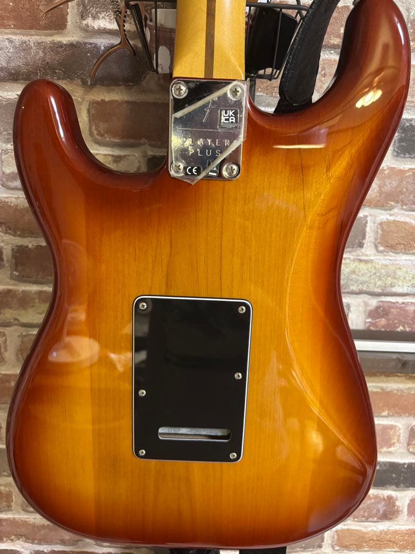 Fender Stratocaster player plusシエナサンバースト