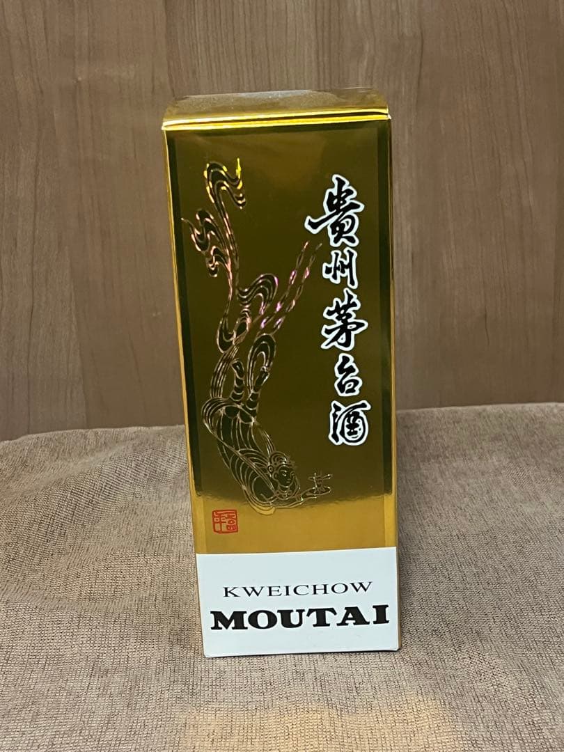 マオタイ　Kweichow Moutai 500ml ショットグラス付き