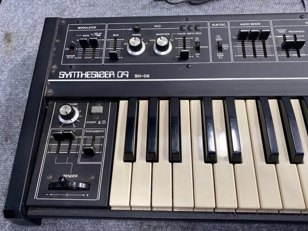 Roland SH-09 シンセサイザー