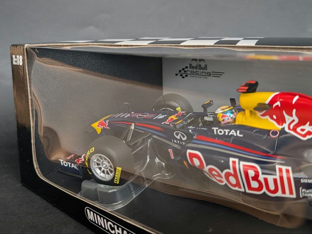ミニチャンプス 1/18 レッドブル RB7 S.ベッテル 2011