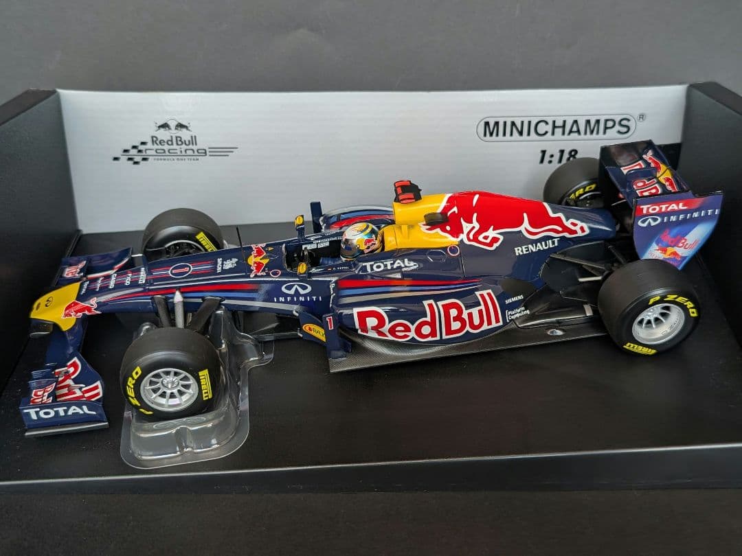 ミニチャンプス 1/18 レッドブル RB7 S.ベッテル 2011