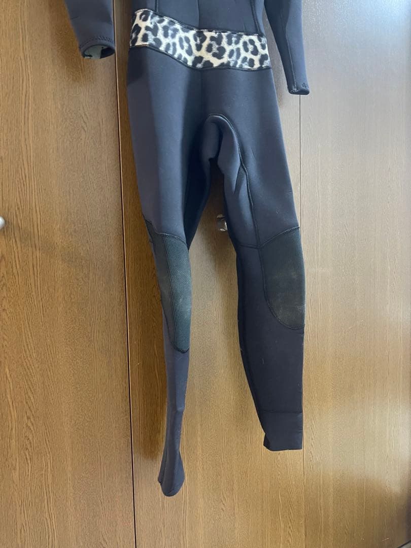 Hurley ウェットスーツ 黒 ヒョウ柄