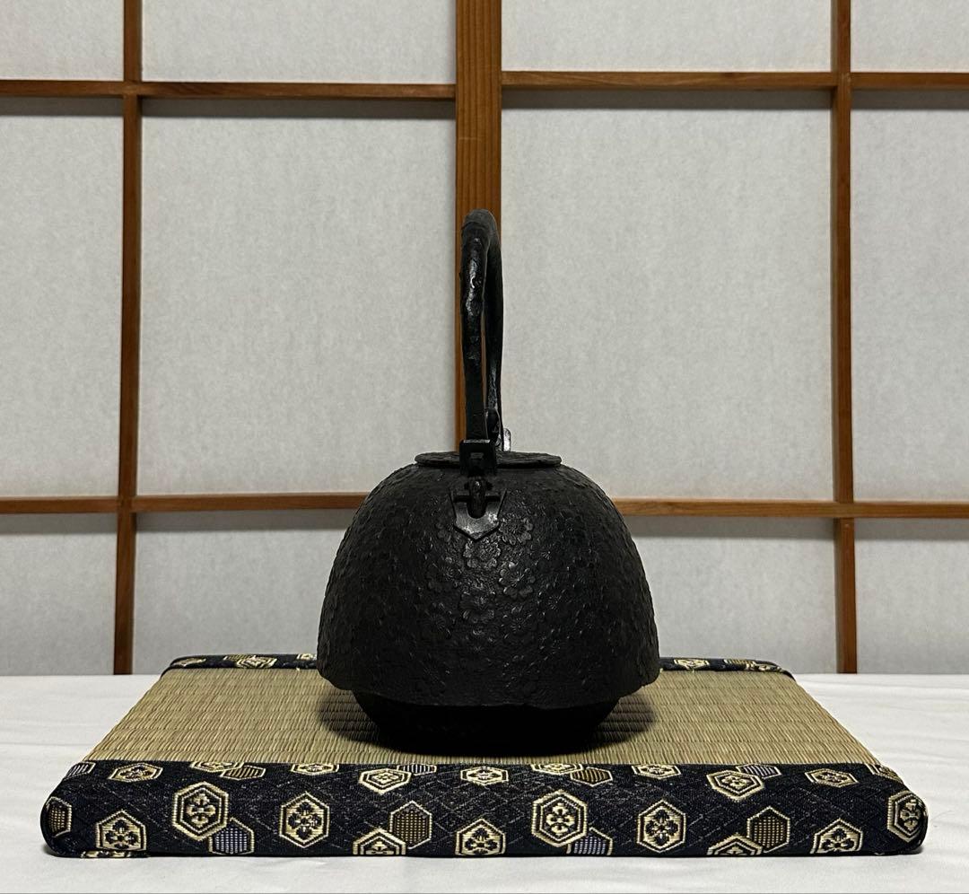 本番盛岡 薫山 南部鉄器 鉄瓶 南部型 桜小紋 1リットル 新品未使用品
