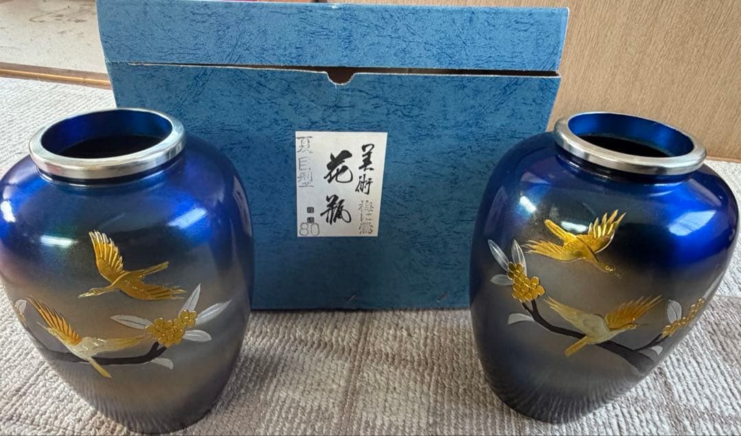 青い漆器 花鳥模様 花瓶 2個セット